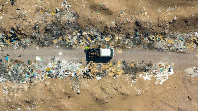 Imágenes impactantes: Los vertederos de basura y ropa que continúan ...