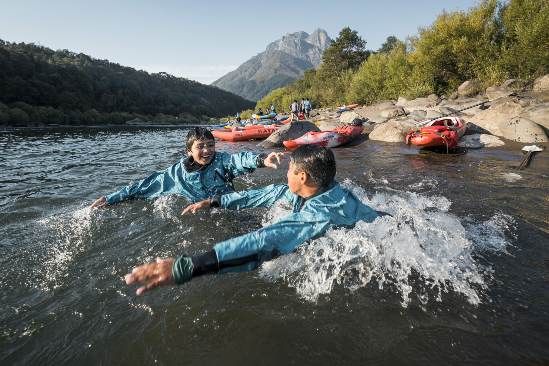 Guardianes del río: niños y niñas kayakistas del Biobío recaudan fondos ...