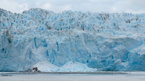 Un gigante que avanza en vez de retroceder: Los misterios del glaciar ...